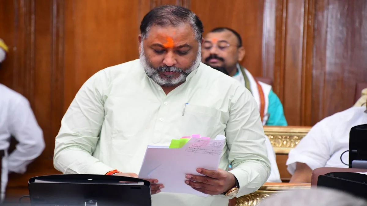 5 साल में 5000 इलेक्ट्रिक बसें चलाएगा यूपी परिवहन निगम : मंत्री दयाशंकर सिंह ने बताया पूरा प्लान ...